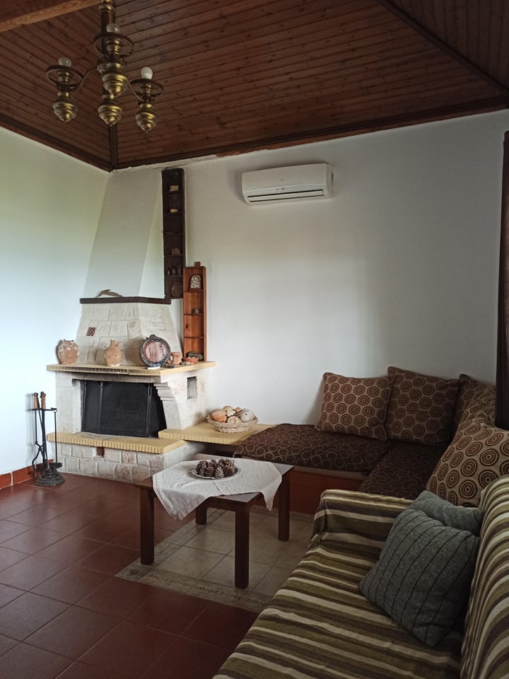 ΕΝΟΙΚΙΑΣΗ ΜΟΝΟΚΑΤΟΙΚΙΑΣ ΣΤΗ ΧΑΛΚΙΔΙΚΗ ΓΙΑ ΤΟ ΚΑΛΟΚΑΙΡΙ | Οι Άγιοι Πάντες